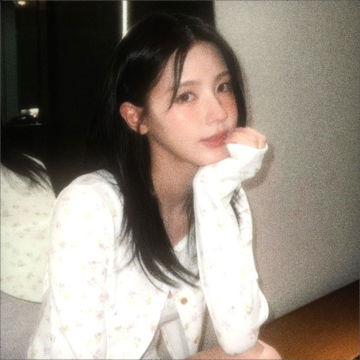 A post by 𝓚𝓲𝓶 𝓒𝓱𝓪𝓮𝓻𝓲𝓷 (hiatus) | BandLab